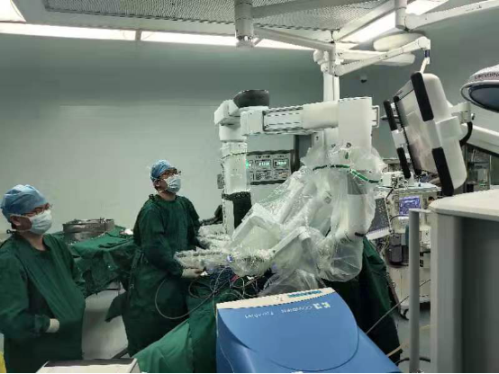 浙江首例第四代“达芬奇”机器人成功完成第一例手术